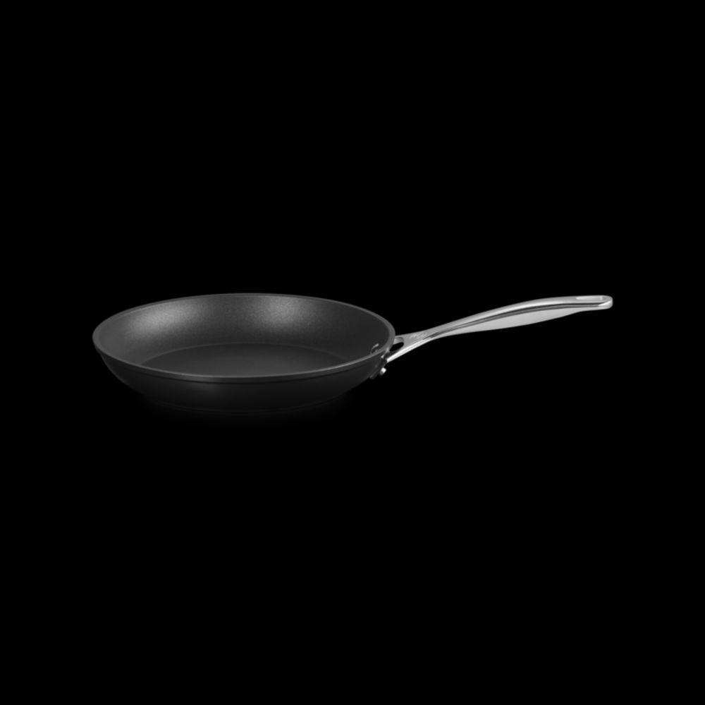 Le Creuset Toughened Nonstick PRO Fry Pan, 10", triple-reinforced ...