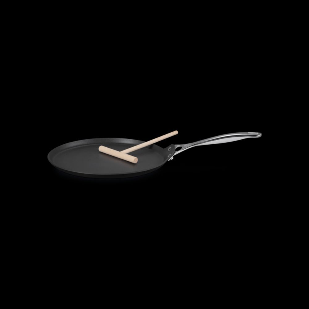 Le Creuset Toughened Nonstick PRO Crepe Pan, 11", with Rateau, triple ...