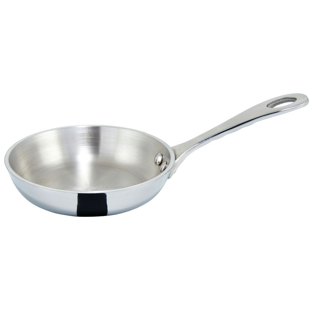 Winco Mini Fry Pan, 5 oz.- 4" dia.